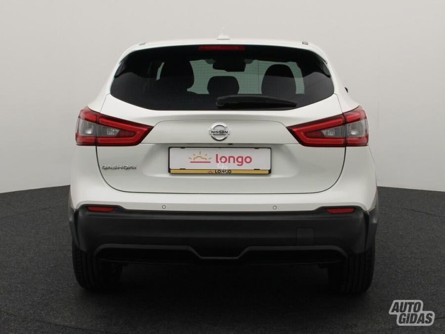 White Nissan Qashqai 2018 in Vilnius, with an engine capacity of 1.20 L and mileage of 196 thousand km for 11099 €, photo 5 on AUTOMOTO.COM.LV