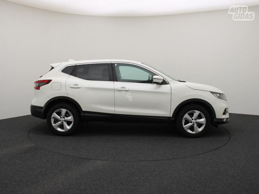 White Nissan Qashqai 2018 in Vilnius, with an engine capacity of 1.20 L and mileage of 196 thousand km for 11099 €, photo 9 on AUTOMOTO.COM.LV
