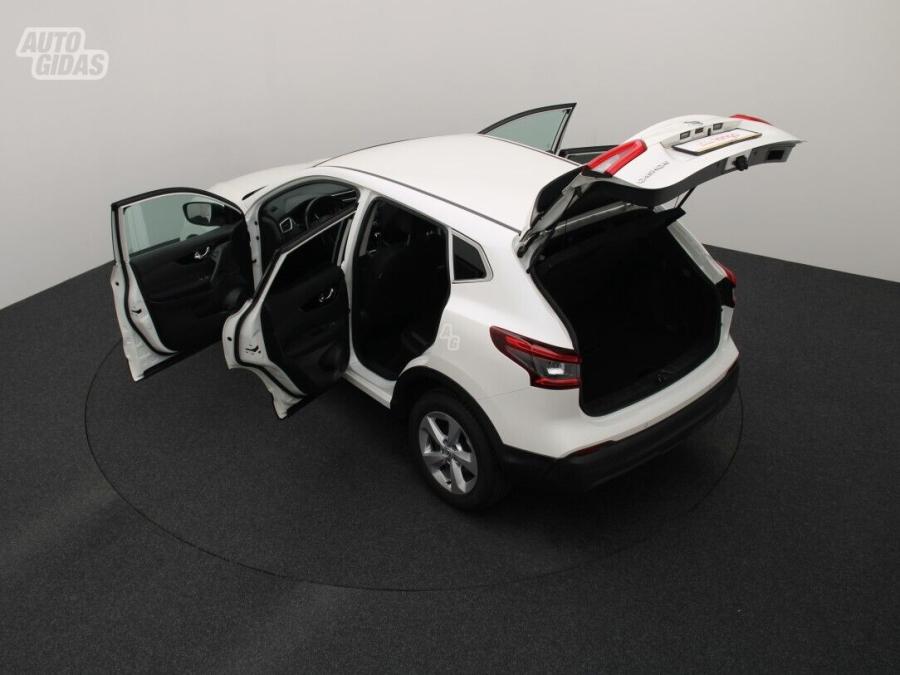 White Nissan Qashqai 2018 in Vilnius, with an engine capacity of 1.20 L and mileage of 196 thousand km for 11099 €, photo 13 on AUTOMOTO.COM.LV