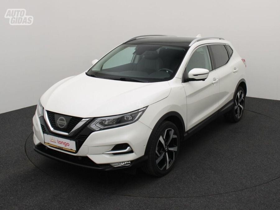 White Nissan Qashqai 2018 in Vilnius, with an engine capacity of 1.60 L and mileage of 105 thousand km for 14999 €, photo 1 on AUTOMOTO.COM.LV