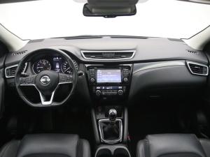 White Nissan Qashqai 2018 in Vilnius, with an engine capacity of 1.60 L and mileage of 105 thousand km for 14999 €, photo 2 on AUTOMOTO.COM.LV