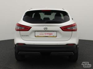 White Nissan Qashqai 2018 in Vilnius, with an engine capacity of 1.60 L and mileage of 105 thousand km for 14999 €, photo 5 on AUTOMOTO.COM.LV