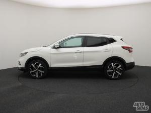 White Nissan Qashqai 2018 in Vilnius, with an engine capacity of 1.60 L and mileage of 105 thousand km for 14999 €, photo 6 on AUTOMOTO.COM.LV