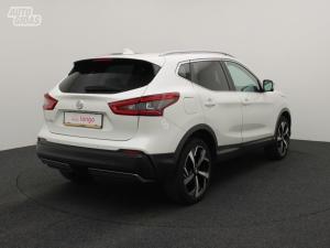 White Nissan Qashqai 2018 in Vilnius, with an engine capacity of 1.60 L and mileage of 105 thousand km for 14999 €, photo 8 on AUTOMOTO.COM.LV