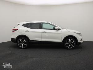 White Nissan Qashqai 2018 in Vilnius, with an engine capacity of 1.60 L and mileage of 105 thousand km for 14999 €, photo 9 on AUTOMOTO.COM.LV