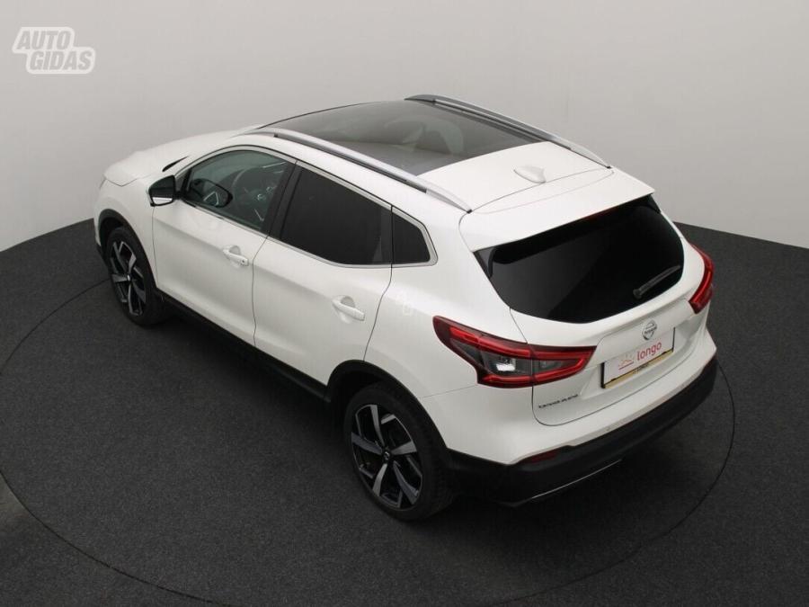 White Nissan Qashqai 2018 in Vilnius, with an engine capacity of 1.60 L and mileage of 105 thousand km for 14999 €, photo 12 on AUTOMOTO.COM.LV