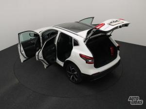 White Nissan Qashqai 2018 in Vilnius, with an engine capacity of 1.60 L and mileage of 105 thousand km for 14999 €, photo 13 on AUTOMOTO.COM.LV