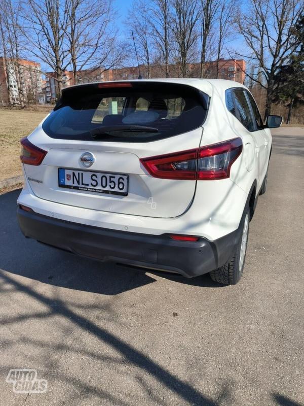 White Nissan Qashqai 2018 in Mazeikiai, with an engine capacity of 1.50 L and mileage of 114 thousand km for 12300 €, photo 5 on AUTOMOTO.COM.LV