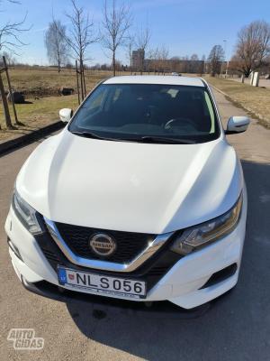 White Nissan Qashqai 2018 in Mazeikiai, with an engine capacity of 1.50 L and mileage of 114 thousand km for 12300 €, photo 6 on AUTOMOTO.COM.LV