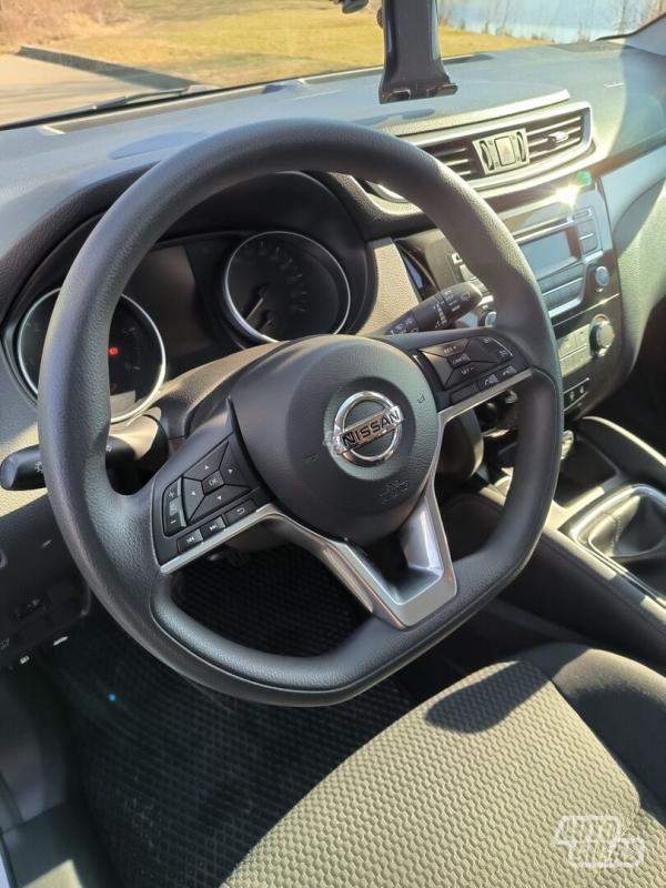 White Nissan Qashqai 2018 in Mazeikiai, with an engine capacity of 1.50 L and mileage of 114 thousand km for 12300 €, photo 9 on AUTOMOTO.COM.LV