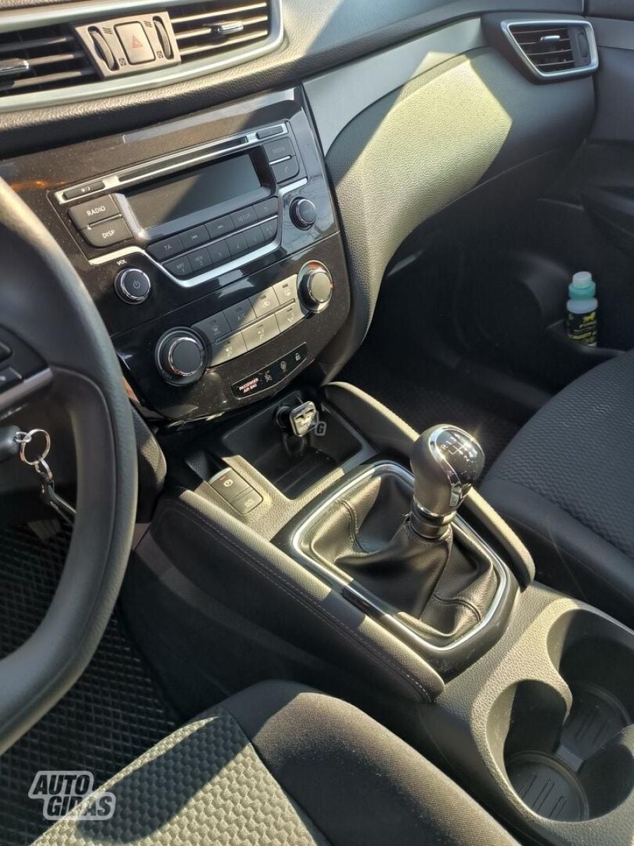 White Nissan Qashqai 2018 in Mazeikiai, with an engine capacity of 1.50 L and mileage of 114 thousand km for 12300 €, photo 12 on AUTOMOTO.COM.LV