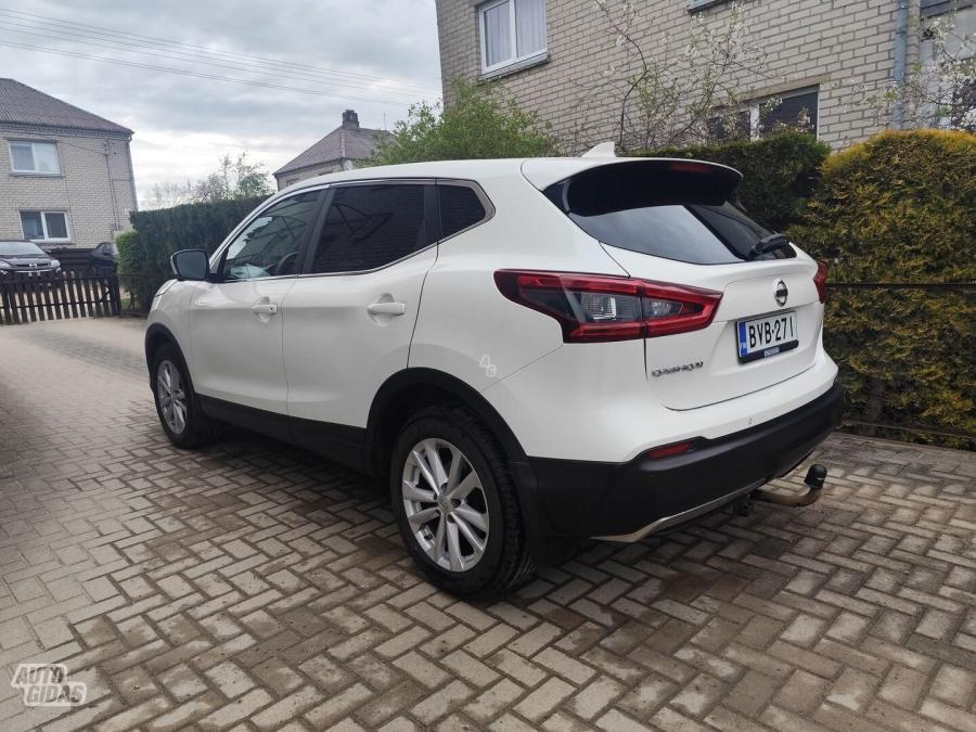 White Nissan Qashqai 2018 in Telschi, with an engine capacity of 1.20 L and mileage of 187 thousand km for 8800 €, photo 1 on AUTOMOTO.COM.LV