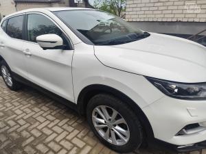 White Nissan Qashqai 2018 in Telschi, with an engine capacity of 1.20 L and mileage of 187 thousand km for 8800 €, photo 8 on AUTOMOTO.COM.LV