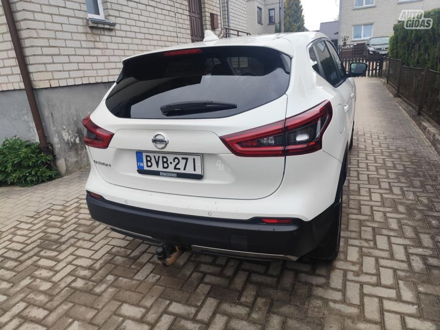 White Nissan Qashqai 2018 in Telschi, with an engine capacity of 1.20 L and mileage of 187 thousand km for 8800 €, photo 10 on AUTOMOTO.COM.LV