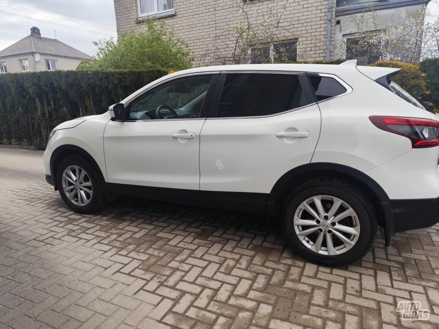 White Nissan Qashqai 2018 in Telschi, with an engine capacity of 1.20 L and mileage of 187 thousand km for 8800 €, photo 15 on AUTOMOTO.COM.LV