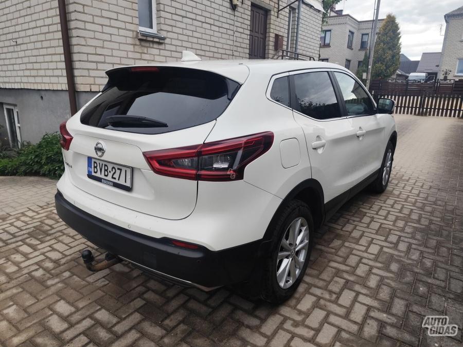 White Nissan Qashqai 2018 in Telschi, with an engine capacity of 1.20 L and mileage of 187 thousand km for 8800 €, photo 19 on AUTOMOTO.COM.LV