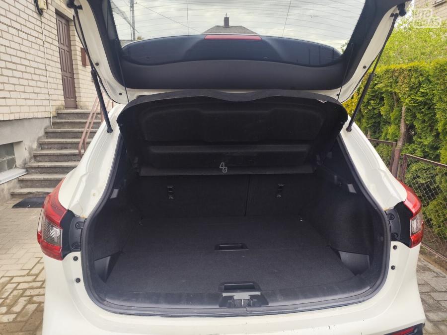 White Nissan Qashqai 2018 in Telschi, with an engine capacity of 1.20 L and mileage of 187 thousand km for 8800 €, photo 25 on AUTOMOTO.COM.LV