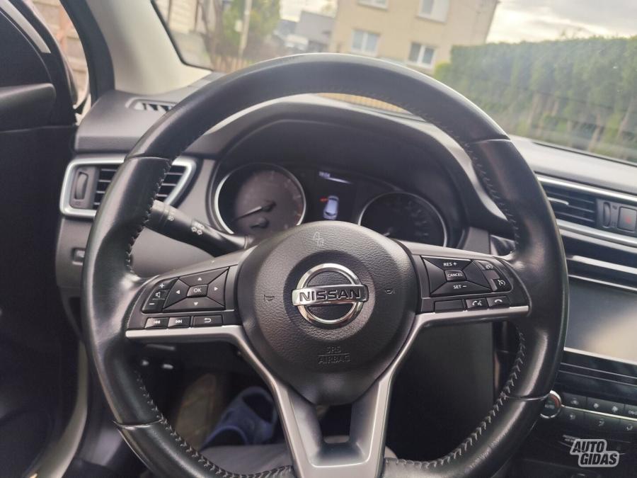 White Nissan Qashqai 2018 in Telschi, with an engine capacity of 1.20 L and mileage of 187 thousand km for 8800 €, photo 30 on AUTOMOTO.COM.LV