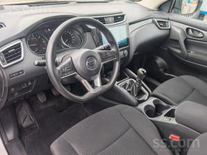 Balts Nissan Qashqai 2018 Rīga, ar dzinēja tilpumu 1.60 L un nobraukumu 220 tūkst. km par 10890 €, foto 24 vietnē AUTOMOTO.COM.LV
