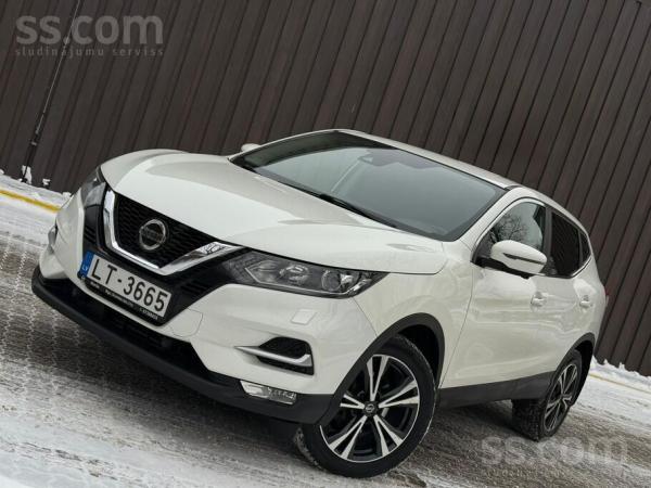 White Nissan Qashqai 2018 in Riga, with an engine capacity of 1.20 L and mileage of 219 thousand km for 9990 €, photo 1 on AUTOMOTO.COM.LV