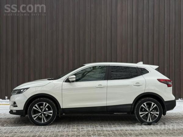 White Nissan Qashqai 2018 in Riga, with an engine capacity of 1.20 L and mileage of 219 thousand km for 9990 €, photo 4 on AUTOMOTO.COM.LV