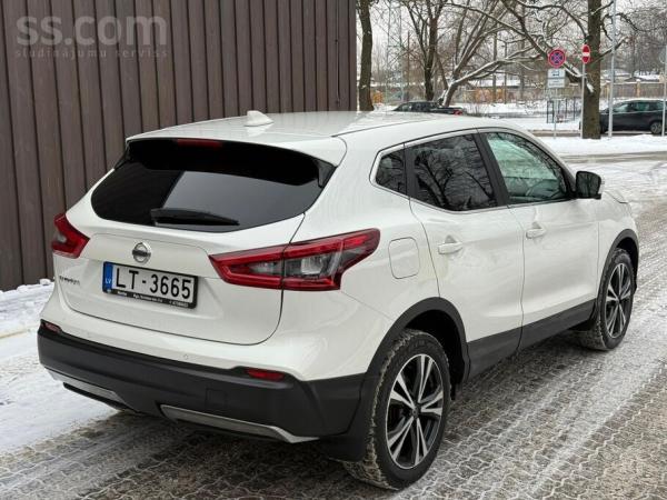 White Nissan Qashqai 2018 in Riga, with an engine capacity of 1.20 L and mileage of 219 thousand km for 9990 €, photo 6 on AUTOMOTO.COM.LV