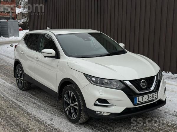 White Nissan Qashqai 2018 in Riga, with an engine capacity of 1.20 L and mileage of 219 thousand km for 9990 €, photo 8 on AUTOMOTO.COM.LV