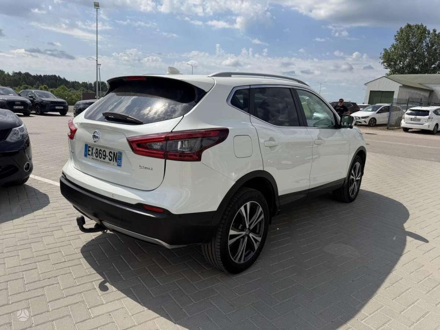 Белый Ниссан Кашкай 2018 в Таураге, объемом двигателя 1.60 л и пробегом 300 тыс. км за 8300 €, фото 5 на AUTOMOTO.COM.LV