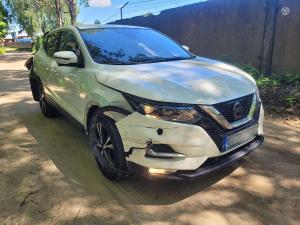White Nissan Qashqai 2018 in Vilnius, with an engine capacity of 1.20 L and mileage of 51 thousand km for 4300 €, photo 4 on AUTOMOTO.COM.LV