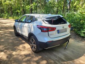 White Nissan Qashqai 2018 in Vilnius, with an engine capacity of 1.20 L and mileage of 51 thousand km for 4300 €, photo 6 on AUTOMOTO.COM.LV