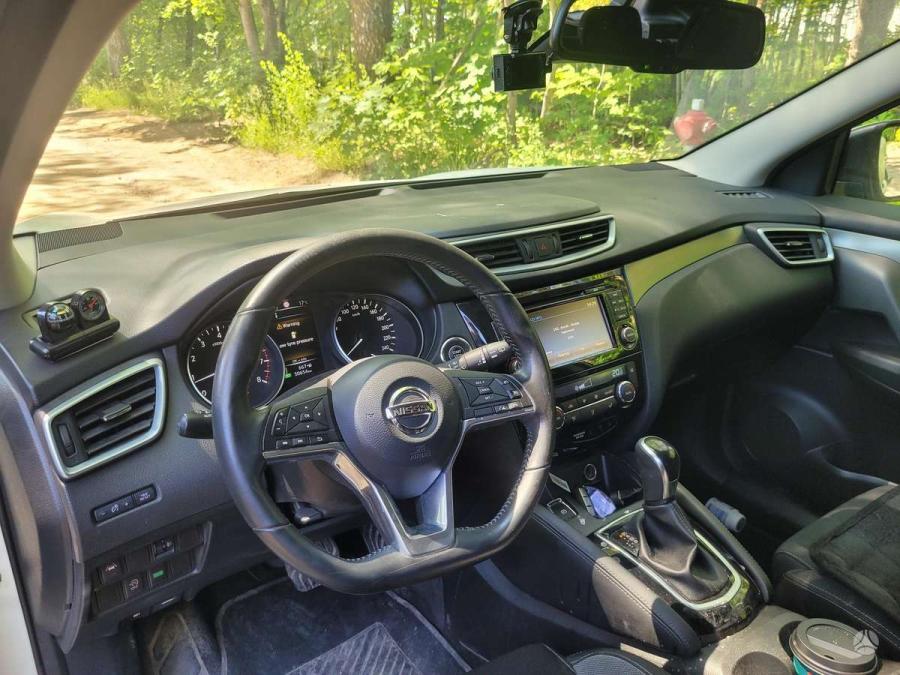 White Nissan Qashqai 2018 in Vilnius, with an engine capacity of 1.20 L and mileage of 51 thousand km for 4300 €, photo 12 on AUTOMOTO.COM.LV