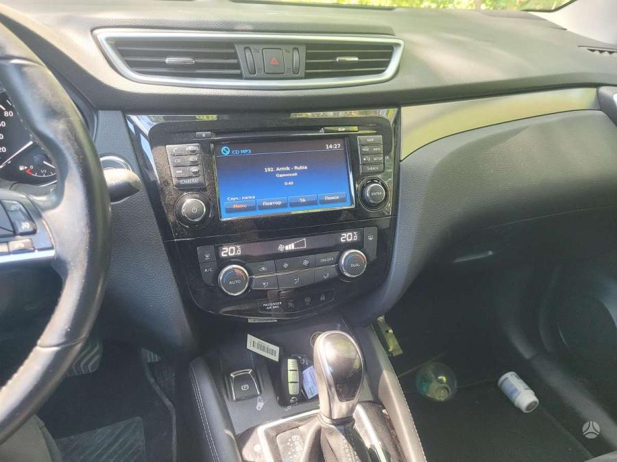 White Nissan Qashqai 2018 in Vilnius, with an engine capacity of 1.20 L and mileage of 51 thousand km for 4300 €, photo 15 on AUTOMOTO.COM.LV