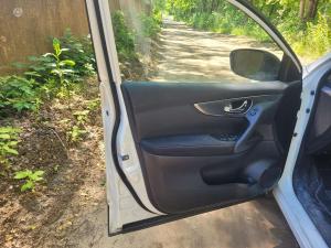 White Nissan Qashqai 2018 in Vilnius, with an engine capacity of 1.20 L and mileage of 51 thousand km for 4300 €, photo 19 on AUTOMOTO.COM.LV