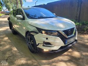 White Nissan Qashqai 2018 in Vilnius, with an engine capacity of 1.20 L and mileage of 51 thousand km for 4300 €, photo 4 on AUTOMOTO.COM.LV