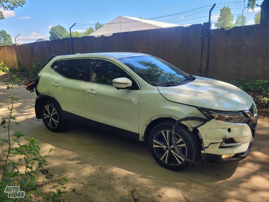 White Nissan Qashqai 2018 in Vilnius, with an engine capacity of 1.20 L and mileage of 51 thousand km for 4300 €, photo 6 on AUTOMOTO.COM.LV