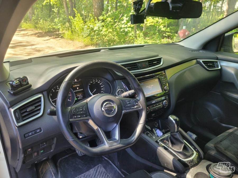 White Nissan Qashqai 2018 in Vilnius, with an engine capacity of 1.20 L and mileage of 51 thousand km for 4300 €, photo 12 on AUTOMOTO.COM.LV