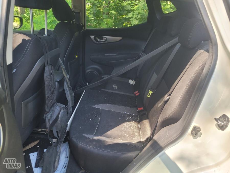 White Nissan Qashqai 2018 in Vilnius, with an engine capacity of 1.20 L and mileage of 51 thousand km for 4300 €, photo 14 on AUTOMOTO.COM.LV