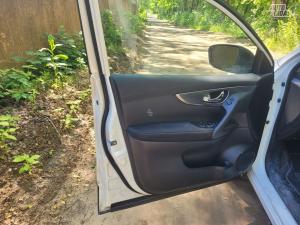 White Nissan Qashqai 2018 in Vilnius, with an engine capacity of 1.20 L and mileage of 51 thousand km for 4300 €, photo 19 on AUTOMOTO.COM.LV