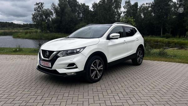 White Nissan Qashqai 2018 in Utena, with an engine capacity of 1.20 L and mileage of 231 thousand km for 8250 €, photo 1 on AUTOMOTO.COM.LV