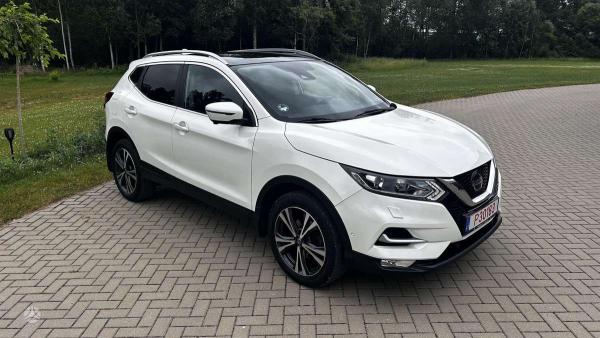 White Nissan Qashqai 2018 in Utena, with an engine capacity of 1.20 L and mileage of 231 thousand km for 8250 €, photo 5 on AUTOMOTO.COM.LV