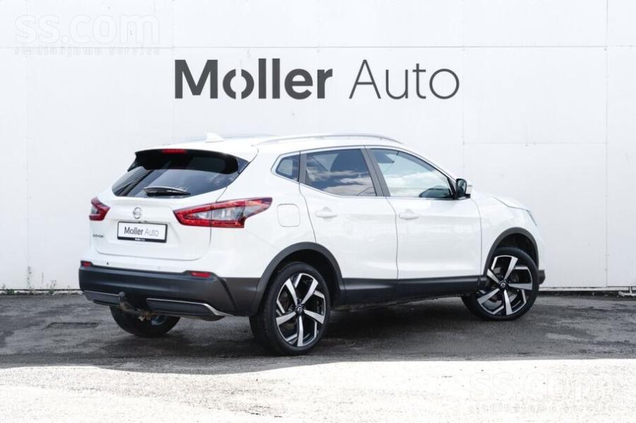 White Nissan Qashqai 2018 in Riga, with an engine capacity of 1.20 L and mileage of 112 thousand km for 10900 €, photo 5 on AUTOMOTO.COM.LV