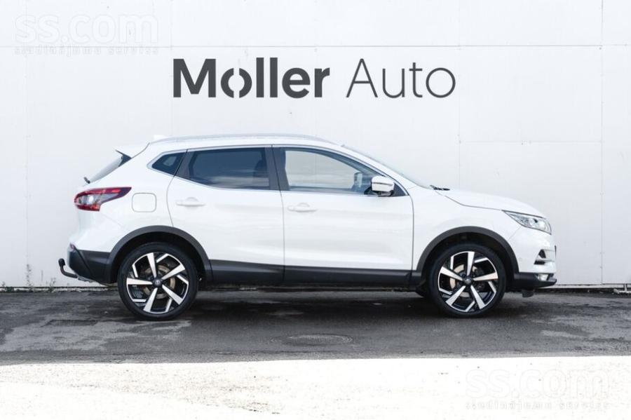 White Nissan Qashqai 2018 in Riga, with an engine capacity of 1.20 L and mileage of 112 thousand km for 10900 €, photo 6 on AUTOMOTO.COM.LV