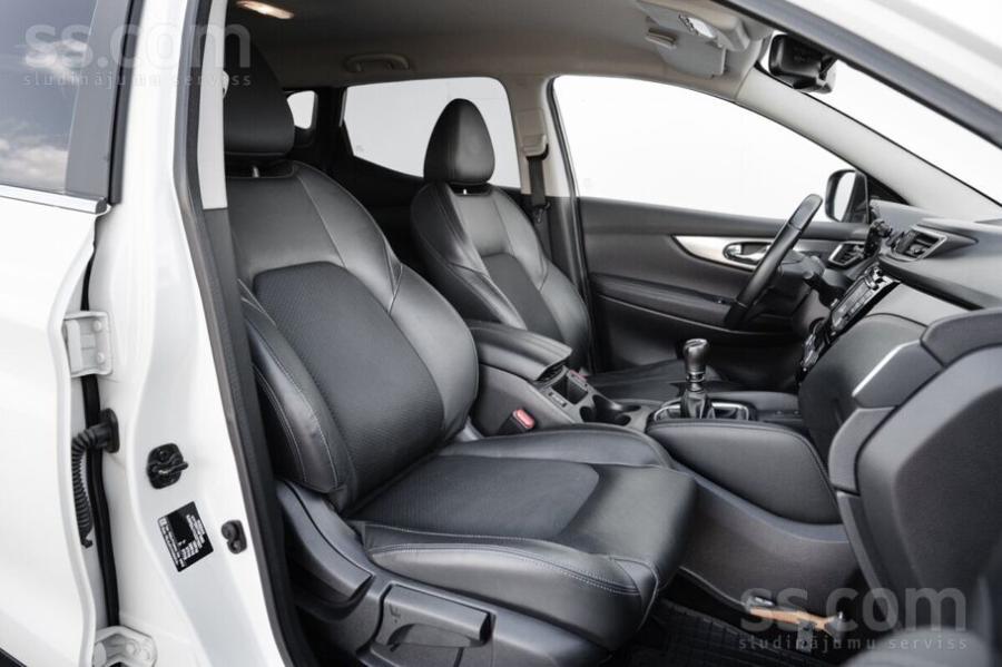 White Nissan Qashqai 2018 in Riga, with an engine capacity of 1.20 L and mileage of 112 thousand km for 10900 €, photo 7 on AUTOMOTO.COM.LV