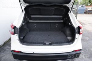 White Nissan Qashqai 2018 in Riga, with an engine capacity of 1.20 L and mileage of 112 thousand km for 10900 €, photo 9 on AUTOMOTO.COM.LV