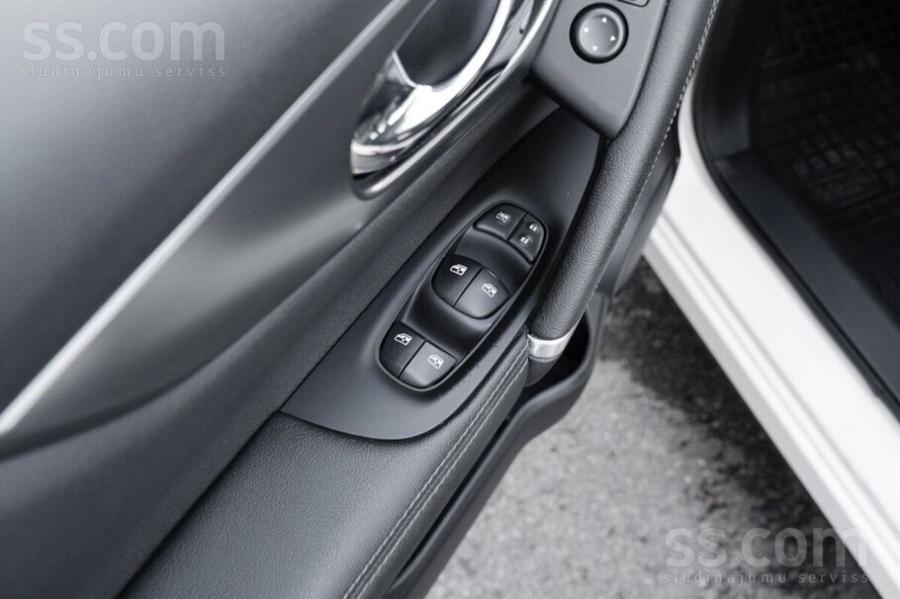 White Nissan Qashqai 2018 in Riga, with an engine capacity of 1.20 L and mileage of 112 thousand km for 10900 €, photo 10 on AUTOMOTO.COM.LV