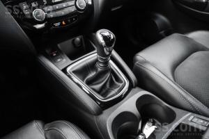 White Nissan Qashqai 2018 in Riga, with an engine capacity of 1.20 L and mileage of 112 thousand km for 10900 €, photo 14 on AUTOMOTO.COM.LV