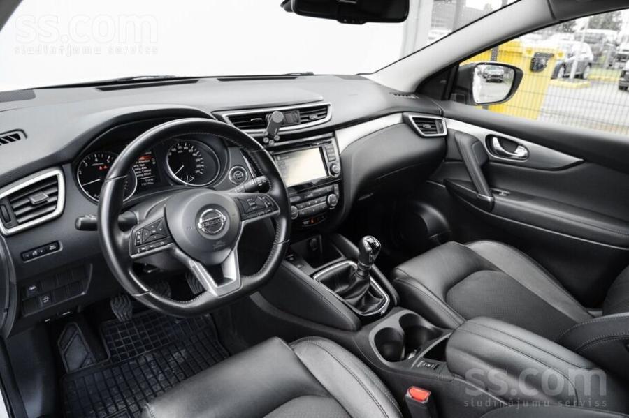 White Nissan Qashqai 2018 in Riga, with an engine capacity of 1.20 L and mileage of 112 thousand km for 10900 €, photo 18 on AUTOMOTO.COM.LV