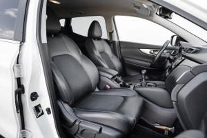 White Nissan Qashqai 2018 in Riga, with an engine capacity of 1.20 L and mileage of 112 thousand km for 10900 €, photo 7 on AUTOMOTO.COM.LV
