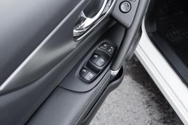 Balts Nissan Qashqai 2018 Rīga, ar dzinēja tilpumu 1.20 L un nobraukumu 112 tūkst. km par 10900 €, foto 9 vietnē AUTOMOTO.COM.LV