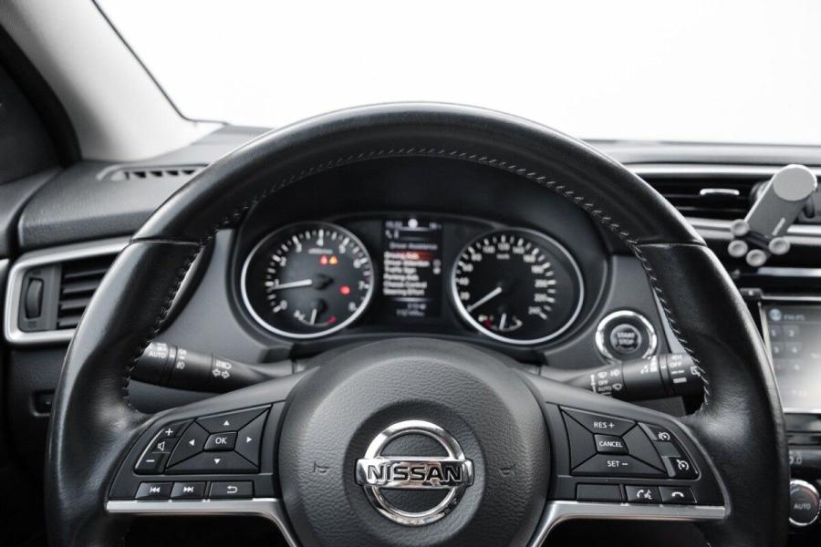 White Nissan Qashqai 2018 in Riga, with an engine capacity of 1.20 L and mileage of 112 thousand km for 10900 €, photo 13 on AUTOMOTO.COM.LV